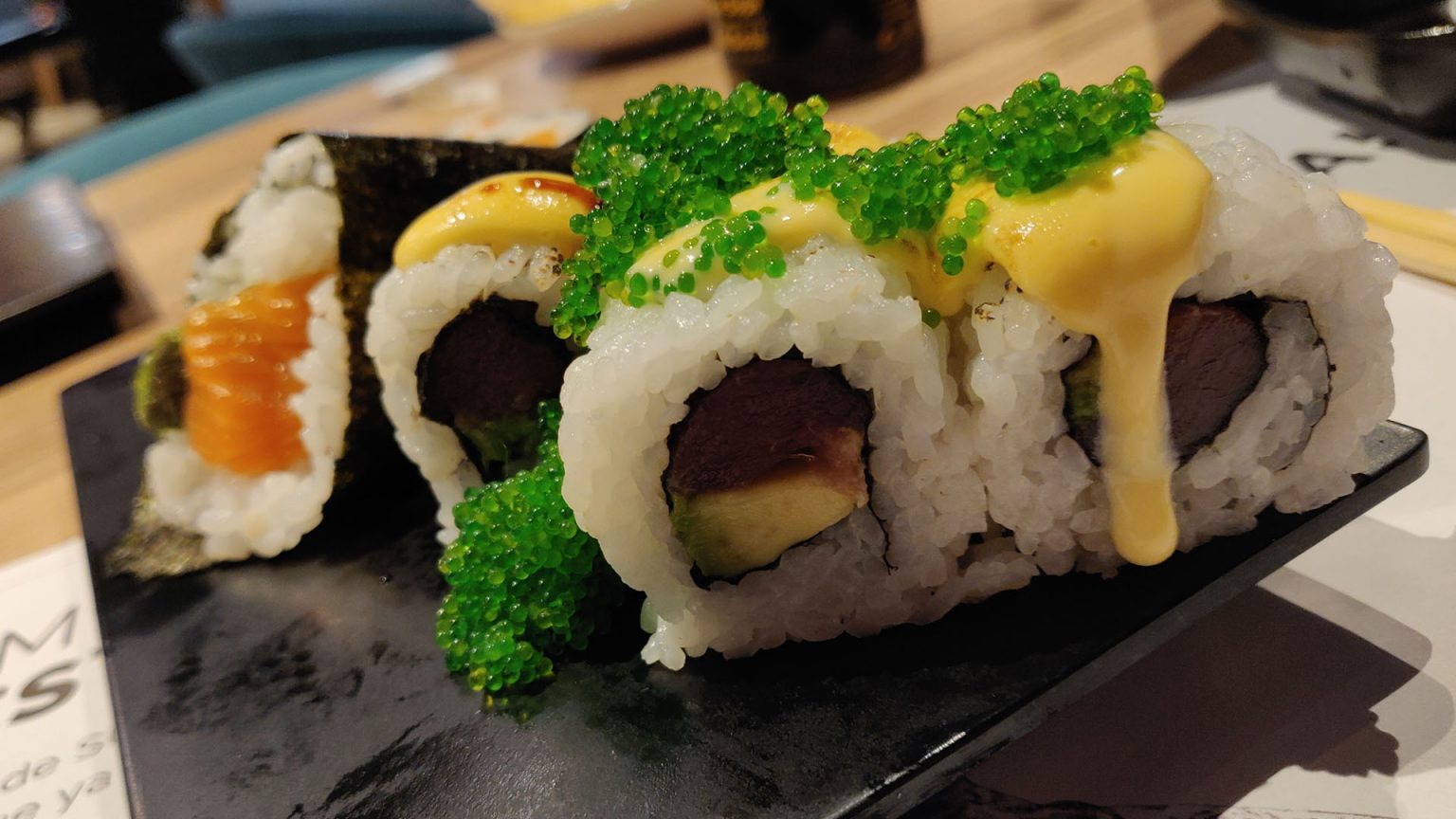 Restaurante Sumo, el buffet libre de sushi que te llega a la mesa ...